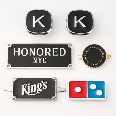 China Fashion Die Casting Metal Tag For Furniture Embossed Logo Customized Metal Label à venda