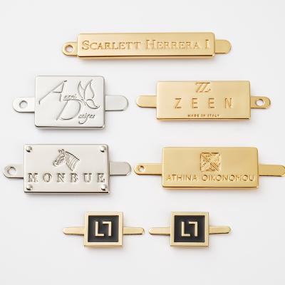 Cina Bag Hardware Design Silver Embossed Logo Metal Label Tag Custom Metal Logo For Bag in vendita