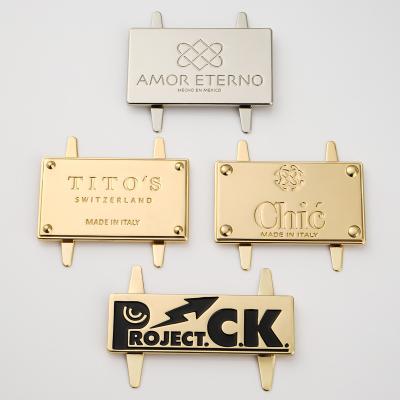 Cina Custom Engraved Label Plate Polished Plated Metal Logo for Bag Accessories in vendita