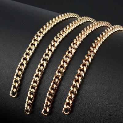 Cina Hardware Decoration Custom Gold Strap Chain Bag for Handbag Part Accessories in vendita