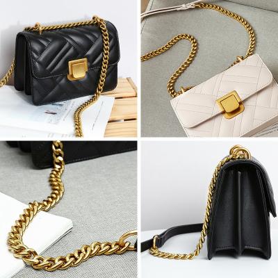 Cina Hardware Decoration Custom Gold Strap Chain Bag for Handbag Part Accessories in vendita