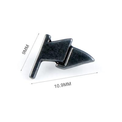 China Superior Black Nickel Flag Shape Metal Logo Tag for Customized Size Purse and Wallets Te koop