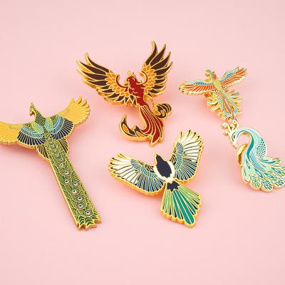 Cina Customized Hard Enamel Lapel Badge Sailboat Brooches for Gift Backpack Hats Decoration in vendita