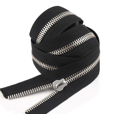 China Jacket Zipper Metal Silver Teeth Metal Zipper Strip for Leather Bags Metal Type Brass zu verkaufen