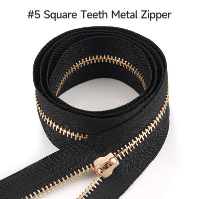 中国 5 Gold Teeth Metal Zipper Tape By The Yard for Clothing and Bag Embellishments 販売のため