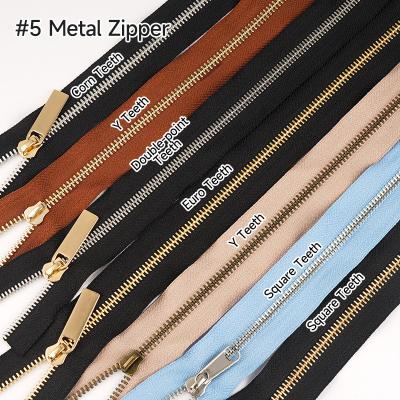 Cina Customized Pantone Color Brass Metal 5 Corn Teeth Zipper for Garment Bags in vendita
