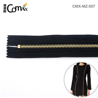 Cina Gold Teeth Black Zipper Custom Metal Zipper for Clothing in Customized Pantone Color in vendita