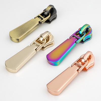 Cina Customized Pantone Color Nylon Zipper Tape with Metal Puller Handbags in vendita