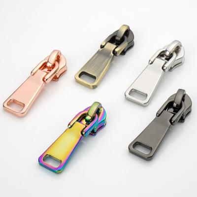 Cina Customized Pantone Color Nylon Zipper Tape with Metal Puller Handbags in vendita