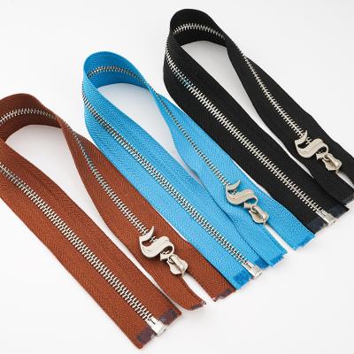 Cina Customized Metal Zippers for Hoodies Clothes Nickel Zipper Tape 3 5 8 Closed End Zips in vendita