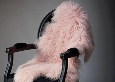 Cina La lana reale mongola 60*120cm della pelle di pecora della coperta 100% della pelle di pecora ha tinto i campioni liberi di colore rosa in vendita