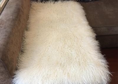 中国 モンゴルの羊皮の敷物贅沢な60 x120cmの白く長い巻き毛のチベットの羊皮 販売のため
