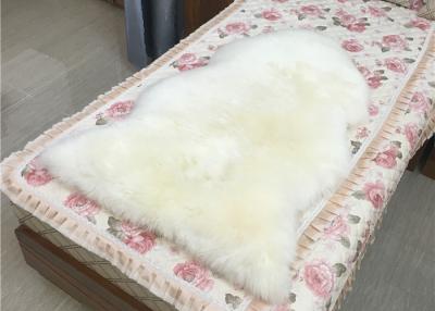 Cina Le coperte genuine della pelle di pecora della camera da letto, 4 colpiscono la coperta reale 120x180cm della pelle di pecora in vendita