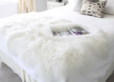 Cina Coperta rettangolare dai capelli lunghi riccia della pelle di pecora, coperta domestica 120*60cm della pelle d'agnello di stile in vendita