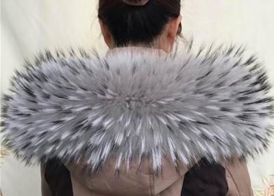 Cina Decorativo caldo staccabile della disposizione 70cm del cappuccio del collare della pelliccia del procione delle donne per il parka in vendita