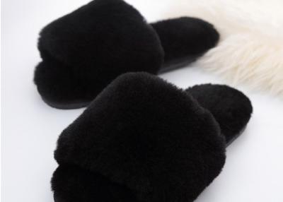 China Doorboren de Pluizige Pantoffels van de Vrouwen van de wolvoering, Warme Verwarde Pantoffels Rubberzool Te koop