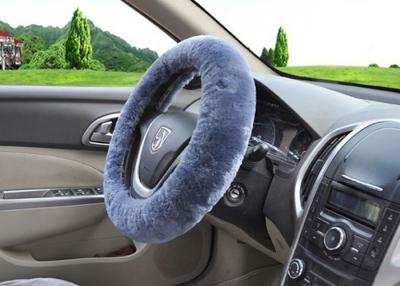 Cina Slittamento fatto a mano della pelle di pecora della lana della copertura universale reale del volante anti per l'auto in vendita