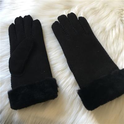 Cina Le signore anneriscono il guanto di cuoio della doppia pelle di pecora del fronte dei guanti dell'inverno della pelle d'agnello di shearling in vendita