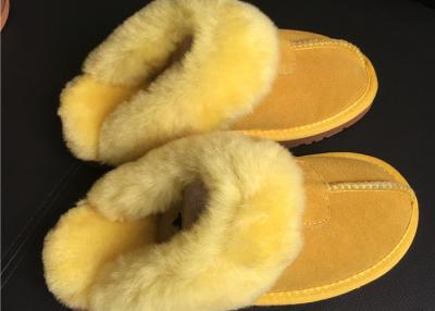 Cina Pantofole classiche della pelle di pecora della castagna delle donne di inverno delle pantofole della pelle di pecora della pelle scamosciata di Tan in vendita