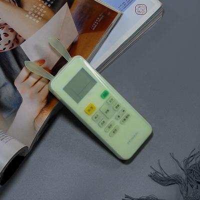 China Cubierta/manga/estuche protector de silicona con orejas de conejo verde oscuro que brillan en la oscuridad para TV y control remoto de aire acondicionado en venta