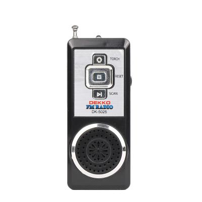 Cina Torcia elettrica nera della radio 105mm DSP Chip Single Band With Earphone Jack dell'altoparlante di FM in vendita