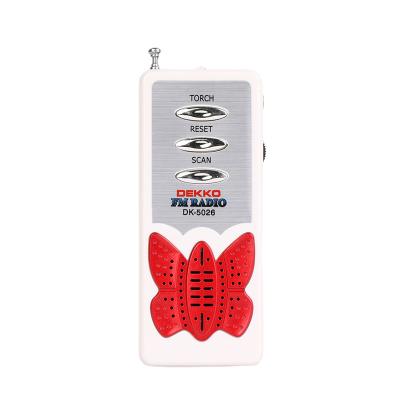 China Rádio 80g 22mm Mini Outdoor Wireless AA do orador de FM do bolso do OEM a pilhas à venda