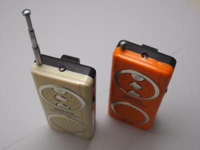 Cina Radio FM a batteria a secco con altoparlante Mini radio tascabile a colori OEM con DSP IC in vendita