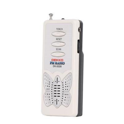 Cina Radiofono portatile a frequenza FM 88-108 MHz alimentato da 2*AA batteria secca in vendita