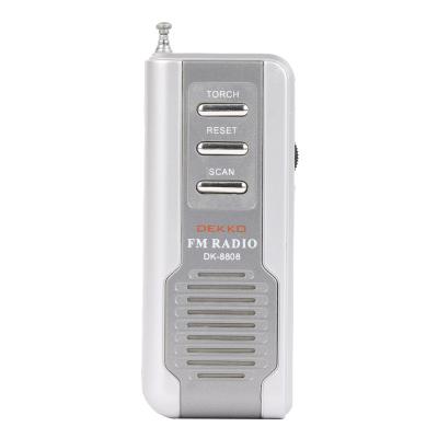 Cina Radio altoparlante FM modello privato con mini torcia supporto frequenza FM personalizzata in vendita