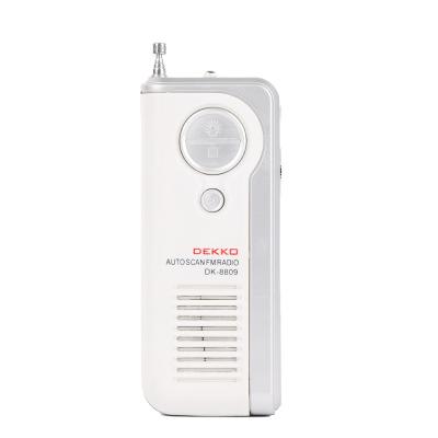 China Mini Flashlight FM Speaker Radio Battery Power 88-108 MHz With Belt Buckle à venda