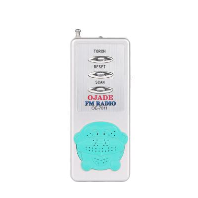 Cina OEM FM Radio altoparlante con batteria AA 2 * secca e frequenza FM 88-108MHz in vendita