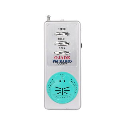 Cina UM3*2 Batteria funzionante FM altoparlante Radio Funzione di scansione automatica Ultraleggero con antenna in vendita
