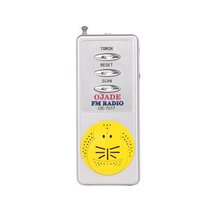 Cina UM3*2 Batteria funzionante FM altoparlante Radio Funzione di scansione automatica Ultraleggero con antenna in vendita