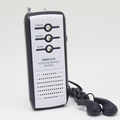 Cina Compatto e portatile FM Radio altoparlante con auricolare stereo personalizzato per regalo in vendita