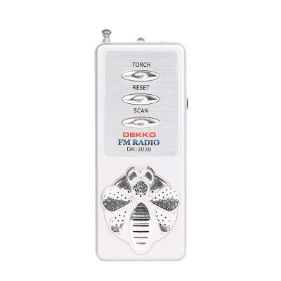 Cina Radio FM portatile alimentata a batteria 88 - 108 MHz Radio giocattolo con frequenza FM in regalo in vendita