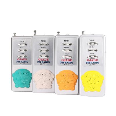 Cina OEM FM Radio altoparlante con batteria AA 2 * secca e frequenza FM 88-108MHz in vendita