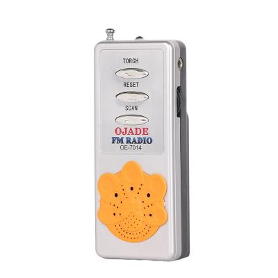 Cina Radio FM portatile a batteria 3,5 mm cuffie 88-108 MHz gamma di frequenza FM in vendita