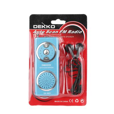 中国 UM3*2 バッテリーFM オートスキャンラジオ DK-5021 超ライト 音箱内蔵FMラジオ 販売のため