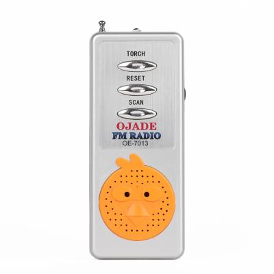 Cina ABS Handheld FM 88-108 MHz gamma di frequenza FM Auto Scan Radio supporto OEM ODM in vendita