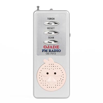 Cina ABS Handheld FM 88-108 MHz gamma di frequenza FM Auto Scan Radio supporto OEM ODM in vendita