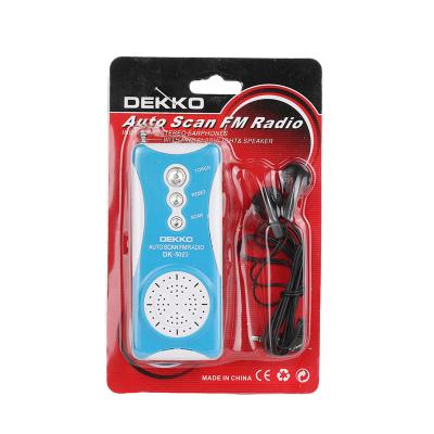 China FM 88-108MHz Frequency Portable FM Radio with OEM Color Dry Battery Power for sale