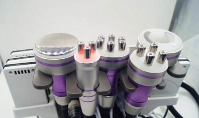 Cina Laser porpora Lipo di rf e macchina 6 di cavitazione in 1 macchina grassa di rimozione delle celluliti in vendita