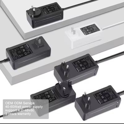 Cina RoHS certificato caricabatterie per pareti da AC a DC portatile 2000mA corrente di uscita personalizzata in vendita