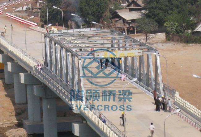 Evercross steel truss bridge installation example
