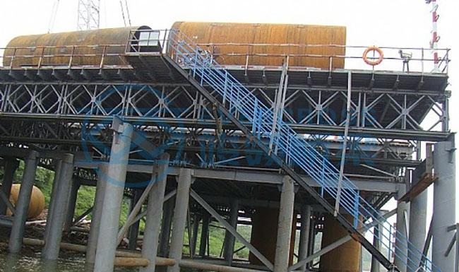 Bailey bridge platform supporting heavy vehicle traffic