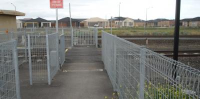 China BRC fence,Roll top fence,triangle bending for sale