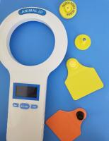 China Scanner de microchip RFID certificado CE e ROHS para identificação de animais com opções de vários idiomas à venda