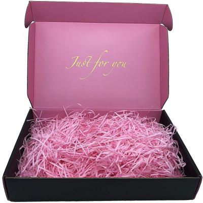 Cina Il colore rosa decorativo 80gram dell'OEM ha tagliuzzato la carta per il canestro del regalo in vendita
