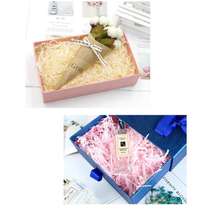 Cina Imballaggio di riempimento del canestro della carta tagliuzzato colore 20g 50g 100g di larghezza 2mm in vendita