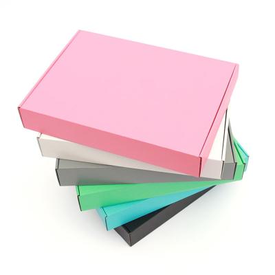 Cina Scatola di carta da portar via riciclabile di CMYK per l'imballaggio dell'indumento in vendita